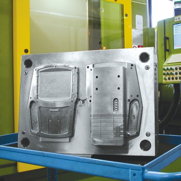 Costruzione stampi ad iniezione e stampaggio materie plastiche conto terzi